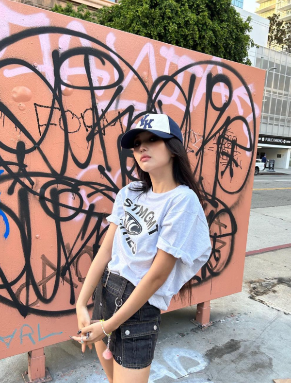 [SNS: Show N Style] 현명한 노출 코디공식② 핫걸의 정석 ‘미니스커트’