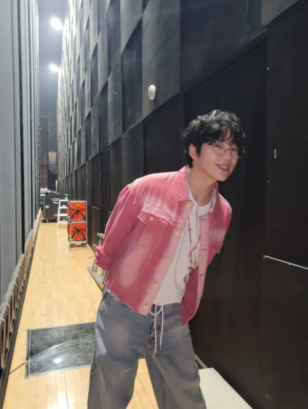 [SNS: Show N Style] 바비코어룩 코디공식② 남자도 ‘핑크’