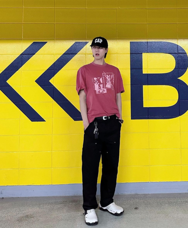 [SNS: Show N Style] 바비코어룩 코디공식② 남자도 ‘핑크’