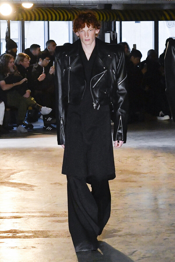 '파리를 반짝인' 준지, 경계 초월하는 '24FW시즌 컬렉션' 공개